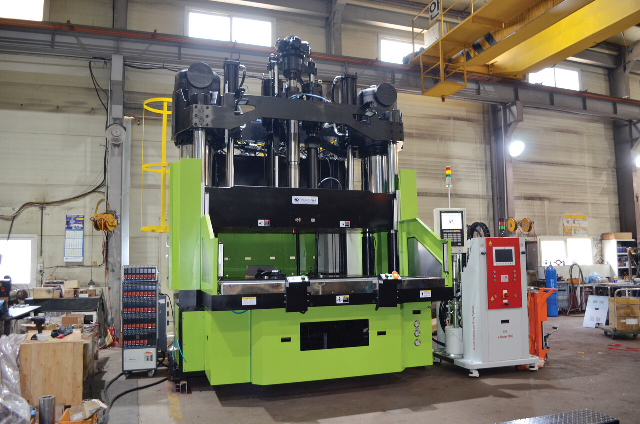 흥화기계공업(주), LSR 700톤 수직사출기 2차전지 부품업체에 납품